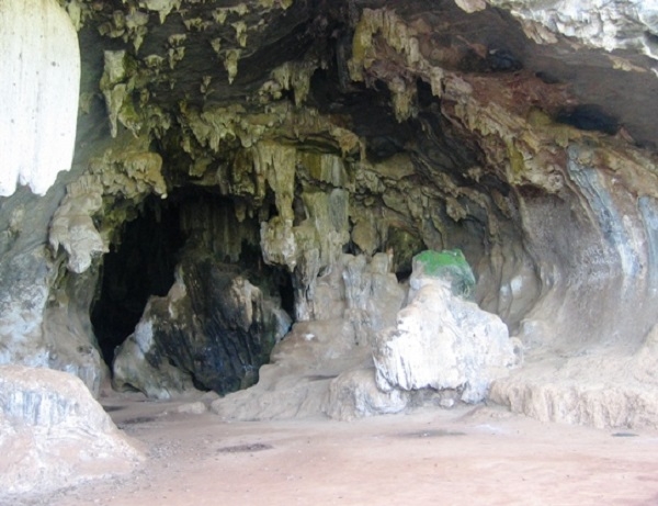 Du lịch Hang Bua