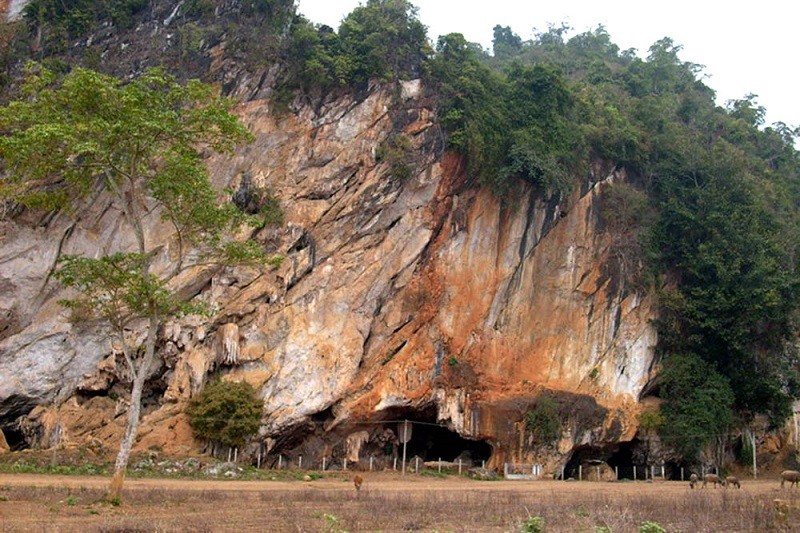 Du lịch Hang Bua